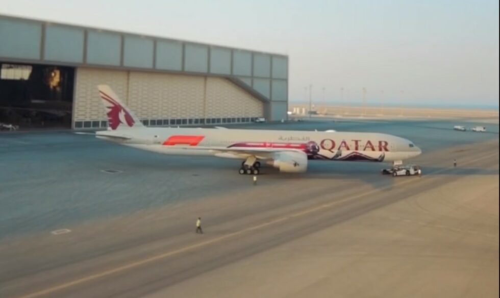 Qatar Airways unveils Formula-1 inspired livery on its B777 | Aviation ...